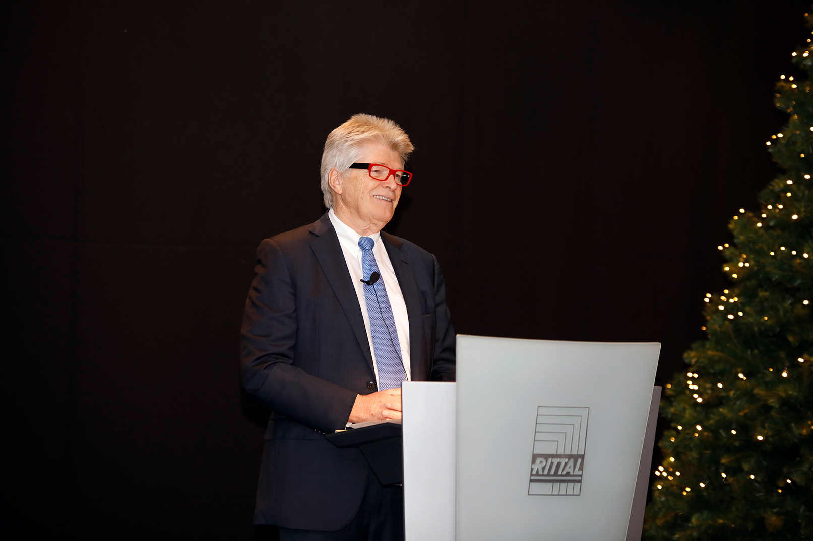 Prof. Dr. Friedhelm Loh ehrt Arbeitsjubilare und Jahrgangsbeste