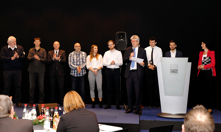 Prof. Dr. Friedhelm Loh ehrt Arbeitsjubilare und Jahrgangsbeste